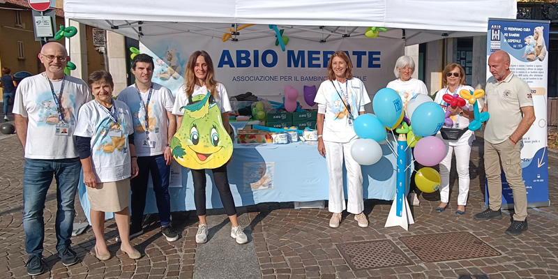 Merate: i volontari di ABIO in piazza accanto ai bambini - Merateonline