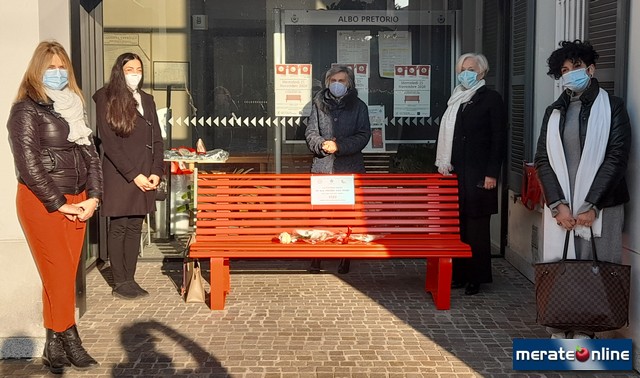 Olgiate: inaugurata la panchina rossa per le vittime di violenza - Merateonline