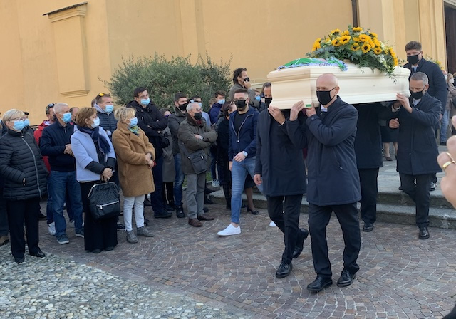 Imbersago: l'ultimo abbraccio della comunità a Claudia Bonfanti. Don ...